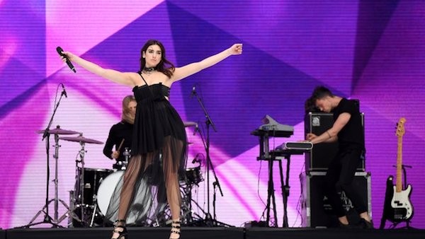 Watch: Dua Lipa perform 'Blow Your Mind (Mwah)', 'Hotter Than Hell' and ... Watch: Dua Lipa perform 'Blow Your Mind (Mwah)', 'Hotter Than Hell' and ...