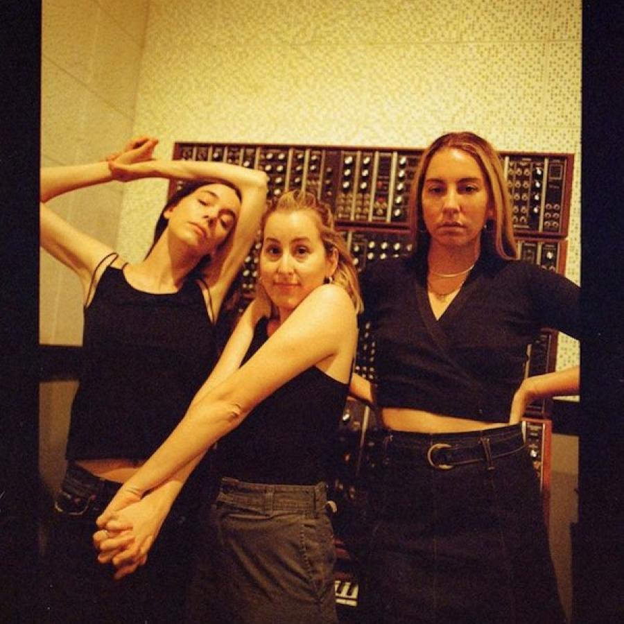 Robyn | Coup De Main Magazine